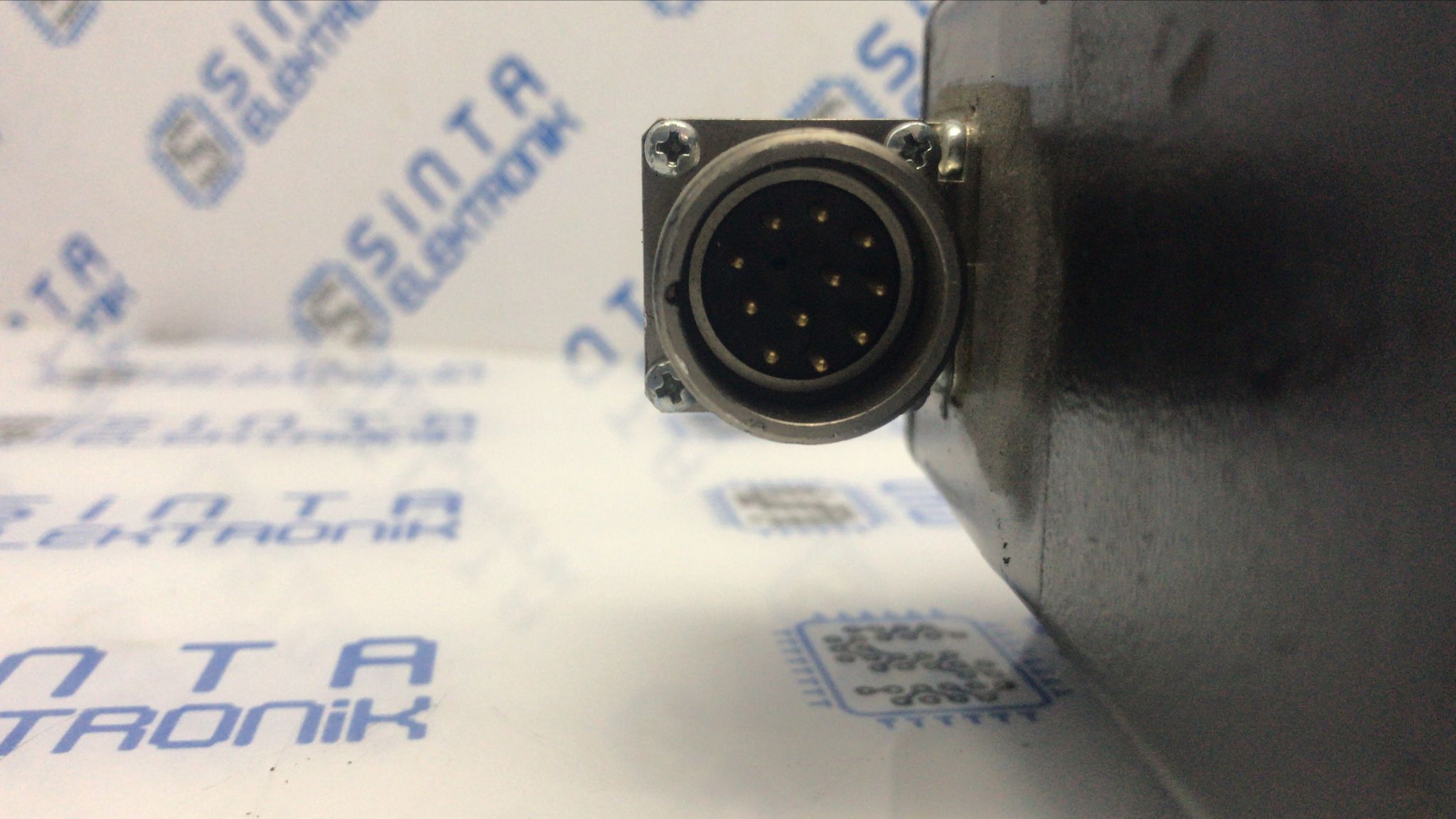 SCHNEIDER BRS39BW461ACA SERVO MOTOR - Sinta Elektronik