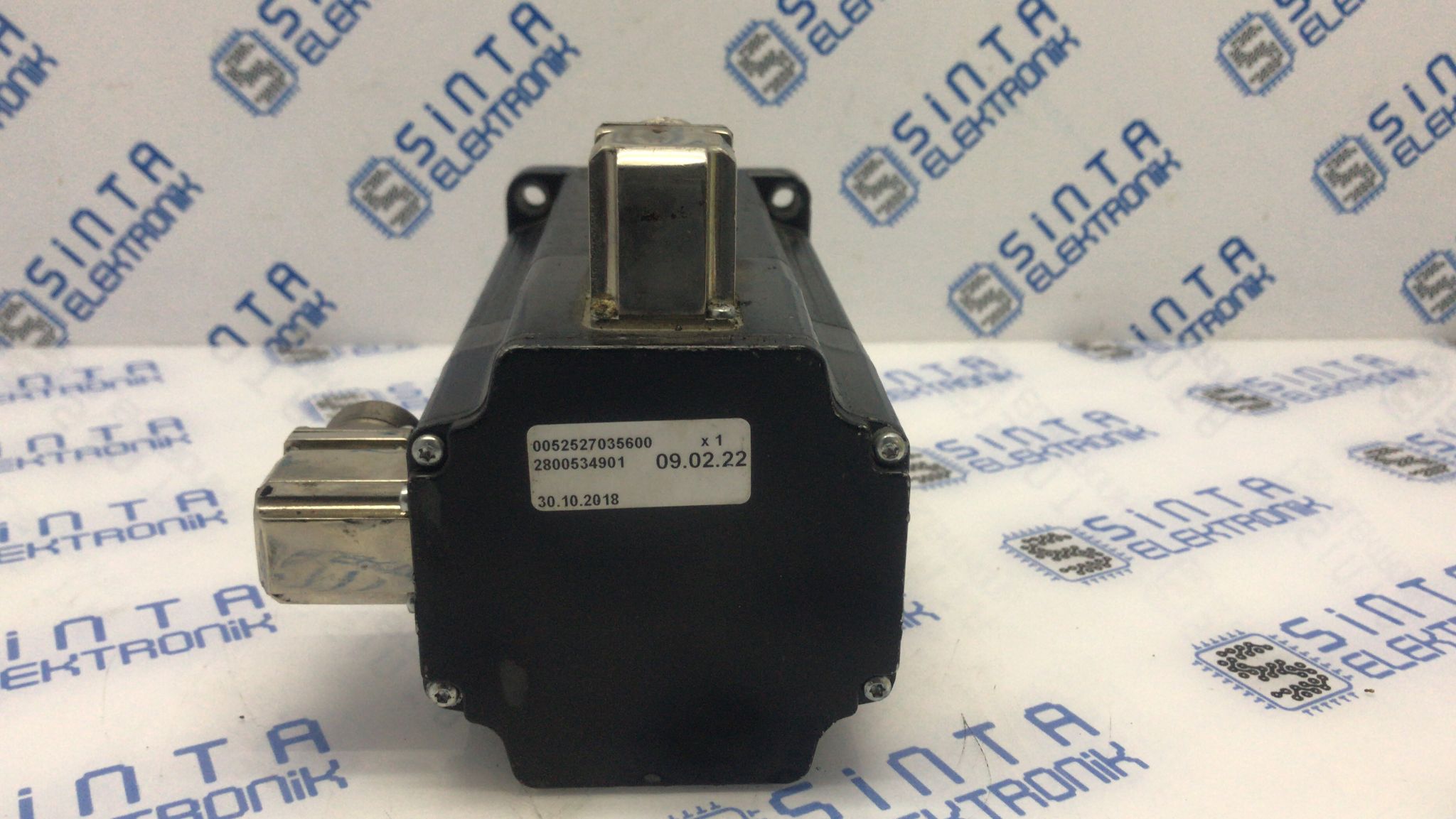 SCHNEIDER BRS39BW461ACA SERVO MOTOR - Sinta Elektronik