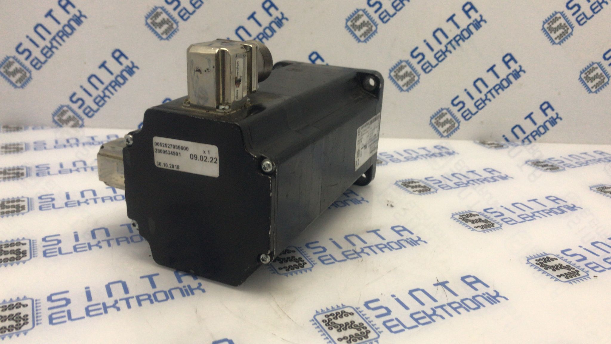 SCHNEIDER BRS39BW461ACA SERVO MOTOR - Sinta Elektronik