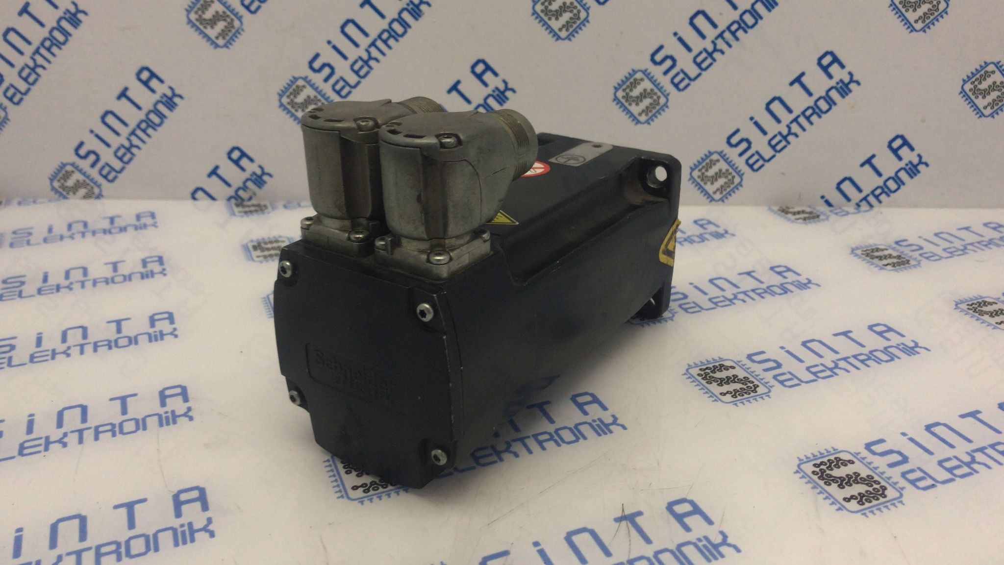 SCHNEIDER BMH0702P16A2A SERVO MOTOR - Sinta Elektronik