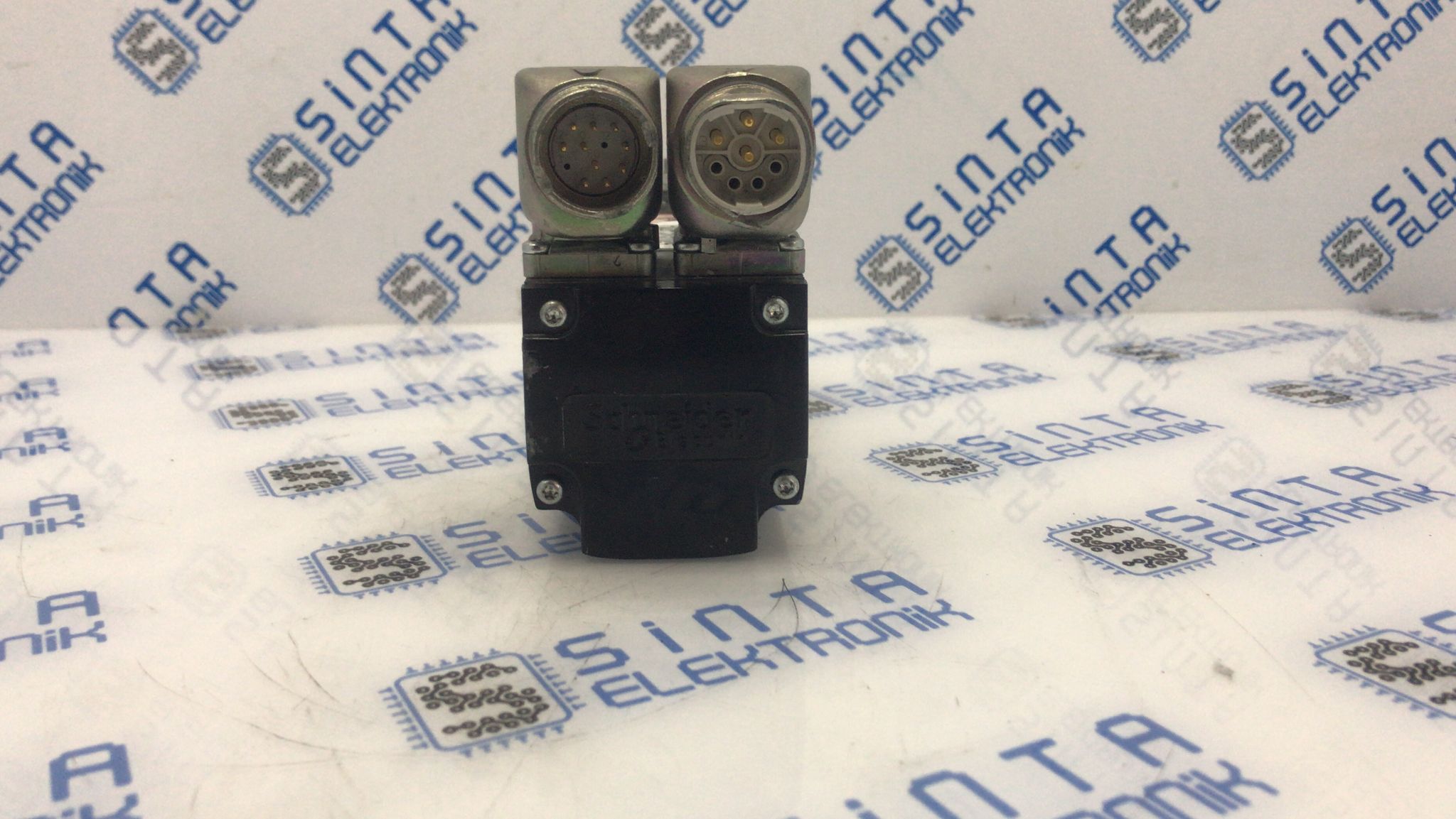 SCHNEIDER BSH0552P01A2A SERVO MOTOR - Sinta Elektronik
